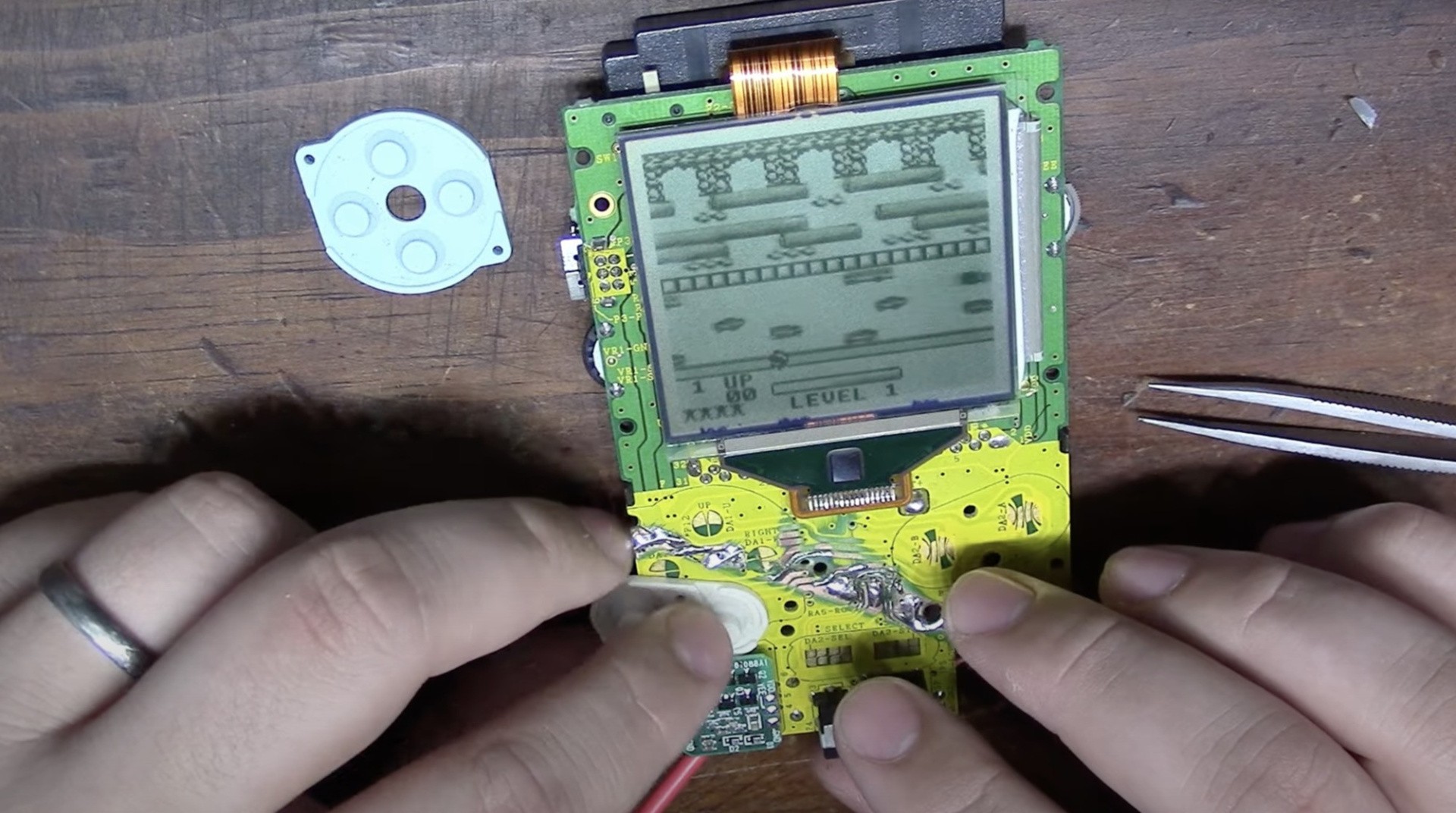 Random: Game Boy That Was Snapped Clean In Two Comes Back From The Dead ...