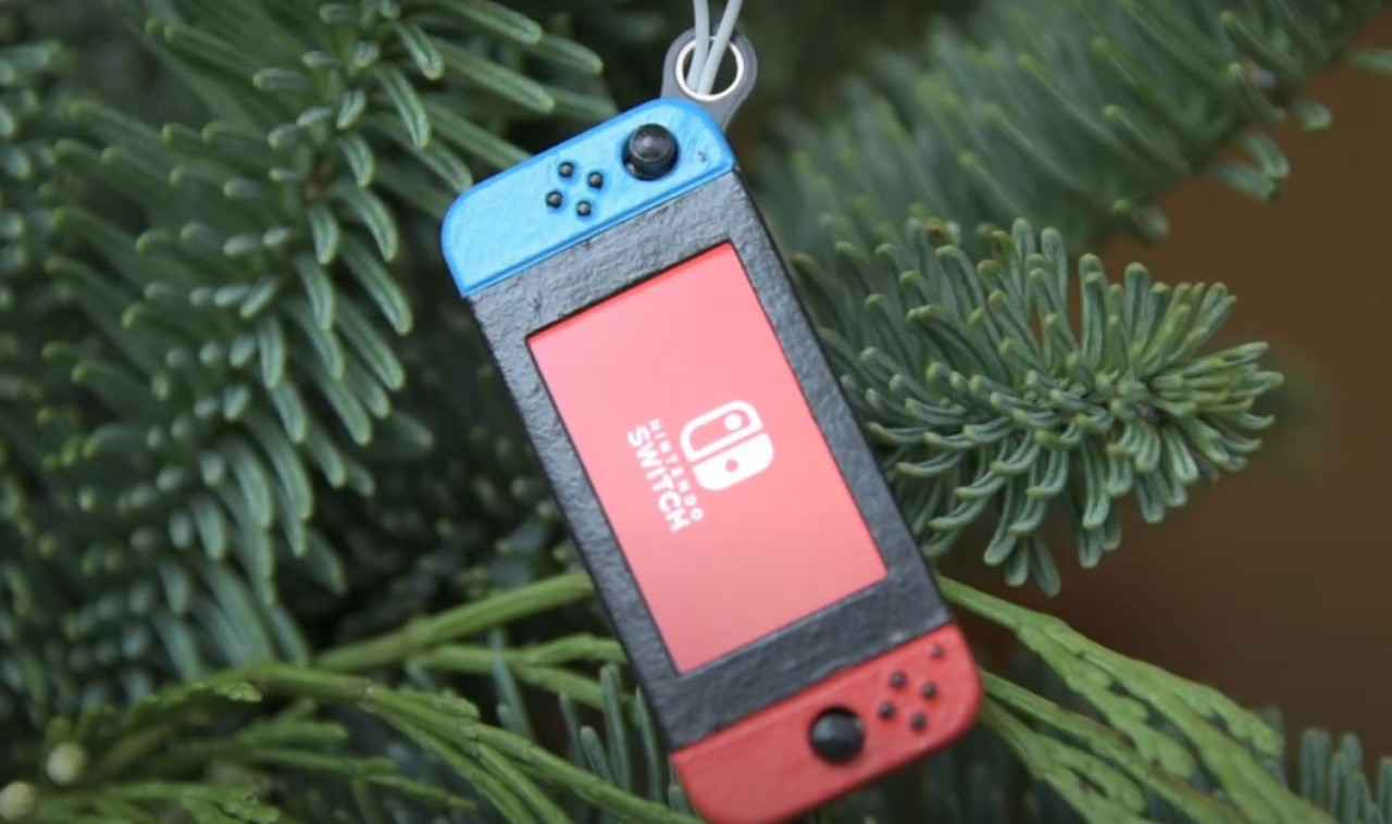 Random: A Tiny Nintendo Switch Makes An Awesome Tree Ornament ...