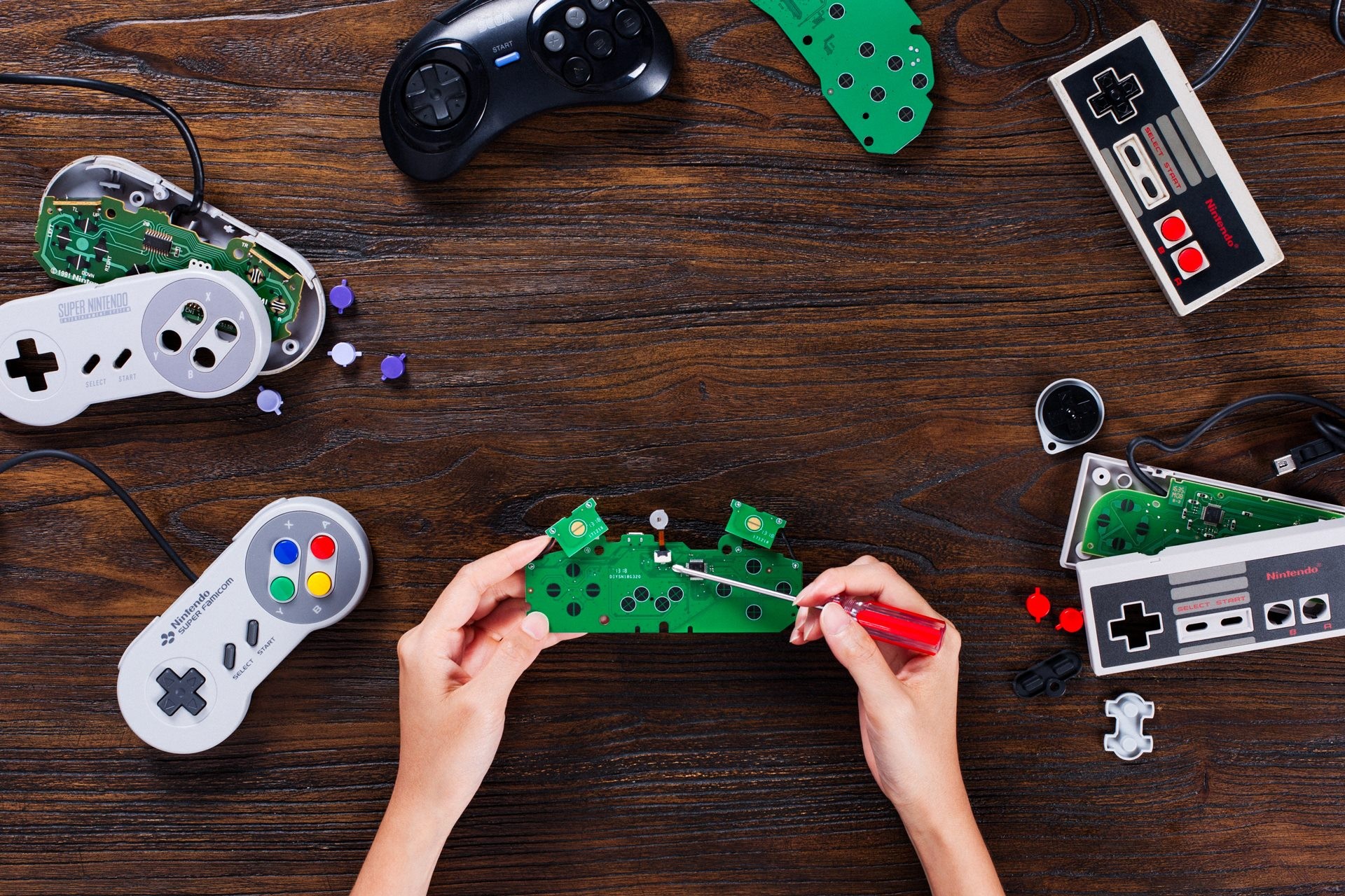 Make Your Official NES, SNES And Mega Drive Controllers Wireless With ...